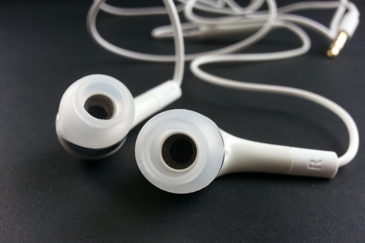 12 Types of Headphones and Earbuds | SKUK